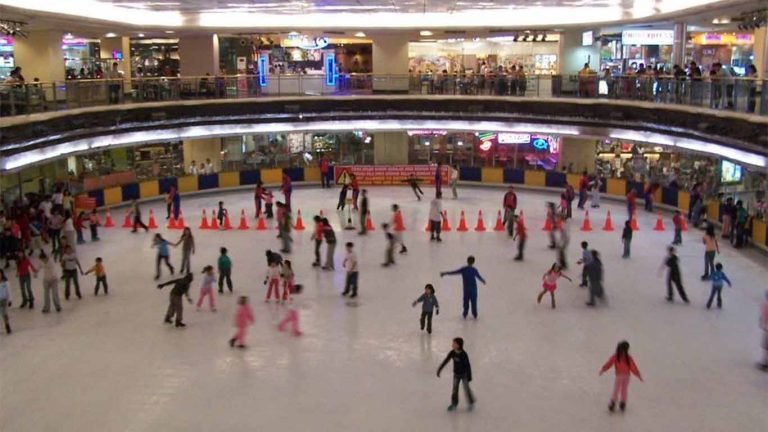 √ Ice Skating Taman Anggrek: Aktivitas, Promo, Harga Tiket 2026