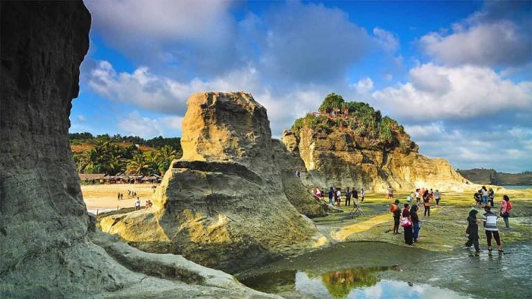 √ Pantai Klayar Pacitan: Daya Tarik, Lokasi, Tiket Masuk 2026