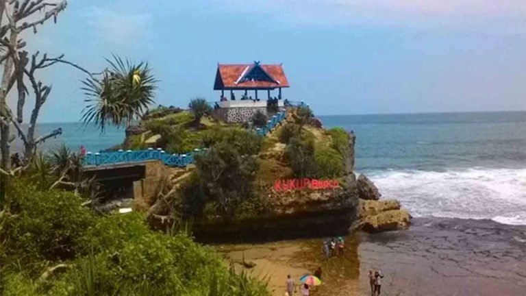 √ Pantai Kukup Yogyakarta: Daya Tarik & Harga Tiket 2026