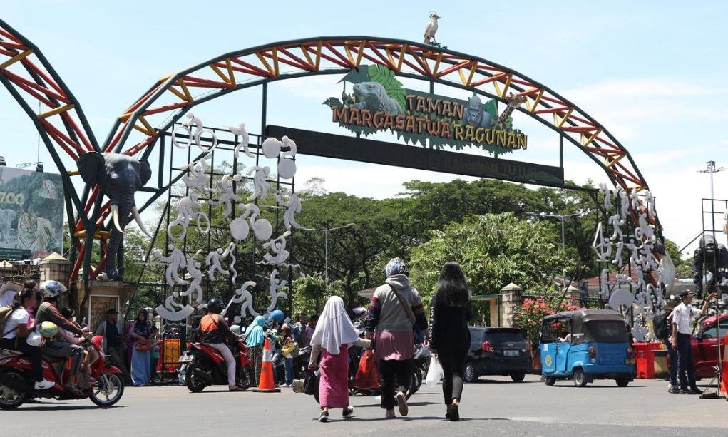 √ Kebun Binatang Ragunan: Lokasi, Rute, Harga Tiket Masuk 2026