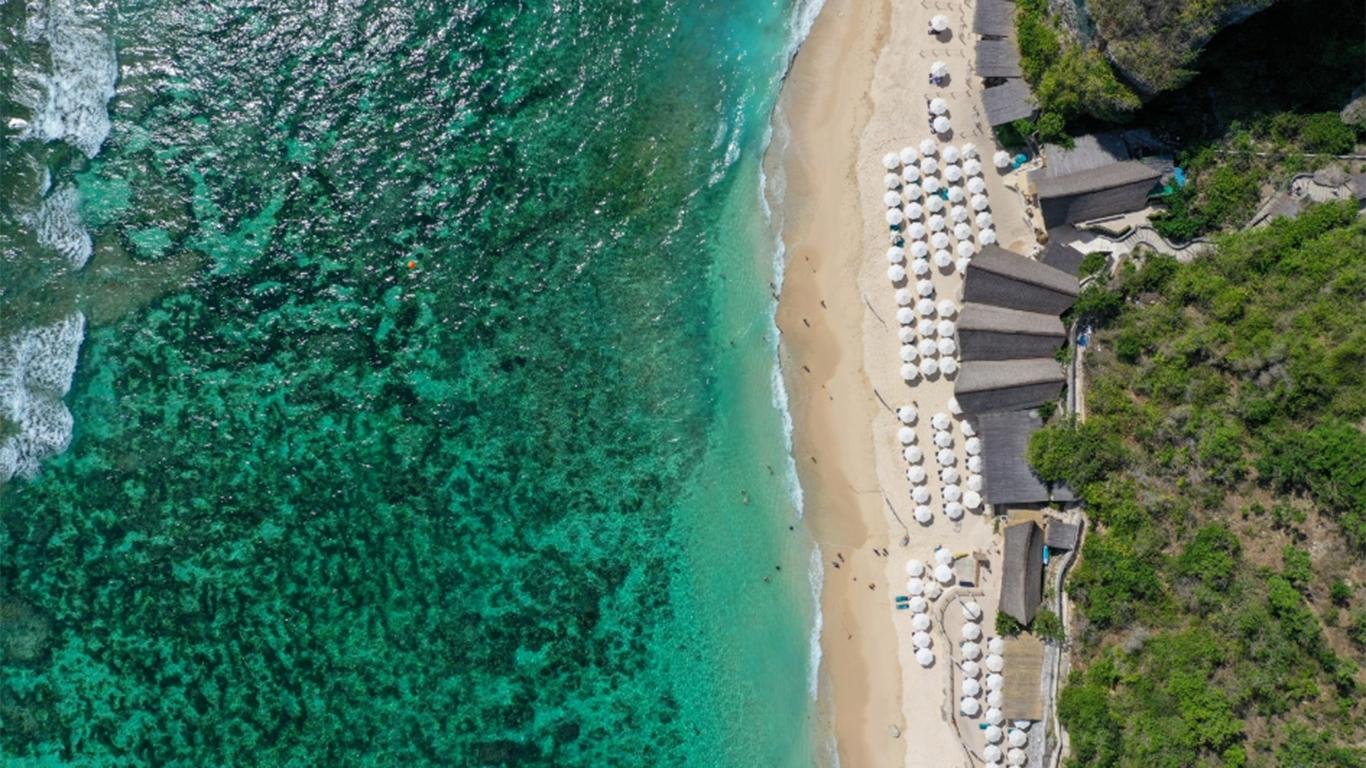 √ Sunday Beach Club: Aktivitas & Harga Tiket Masuk 2026