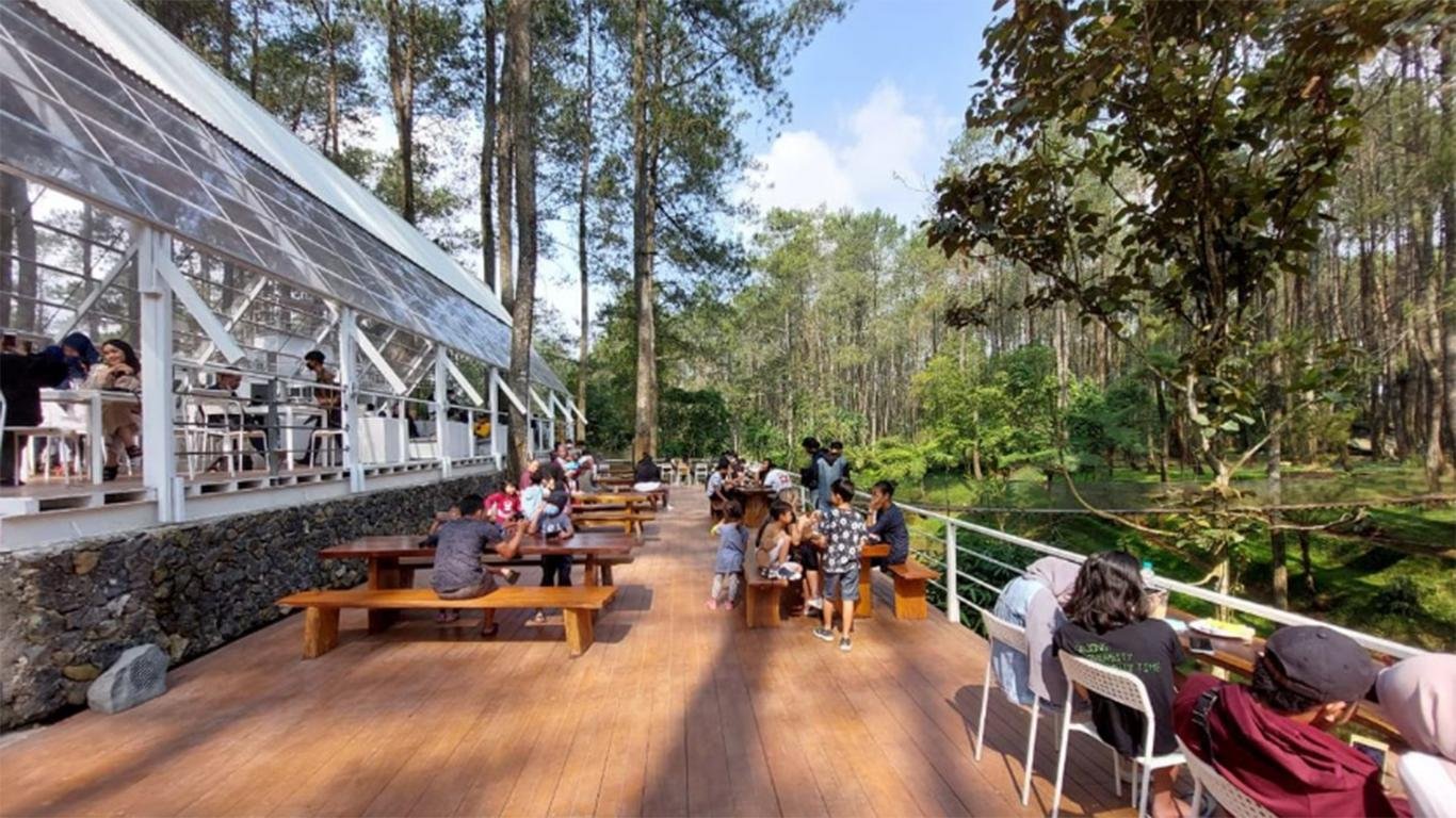 √ Warung Kopi Gunung Cikole: Review & Harga Menu 2026